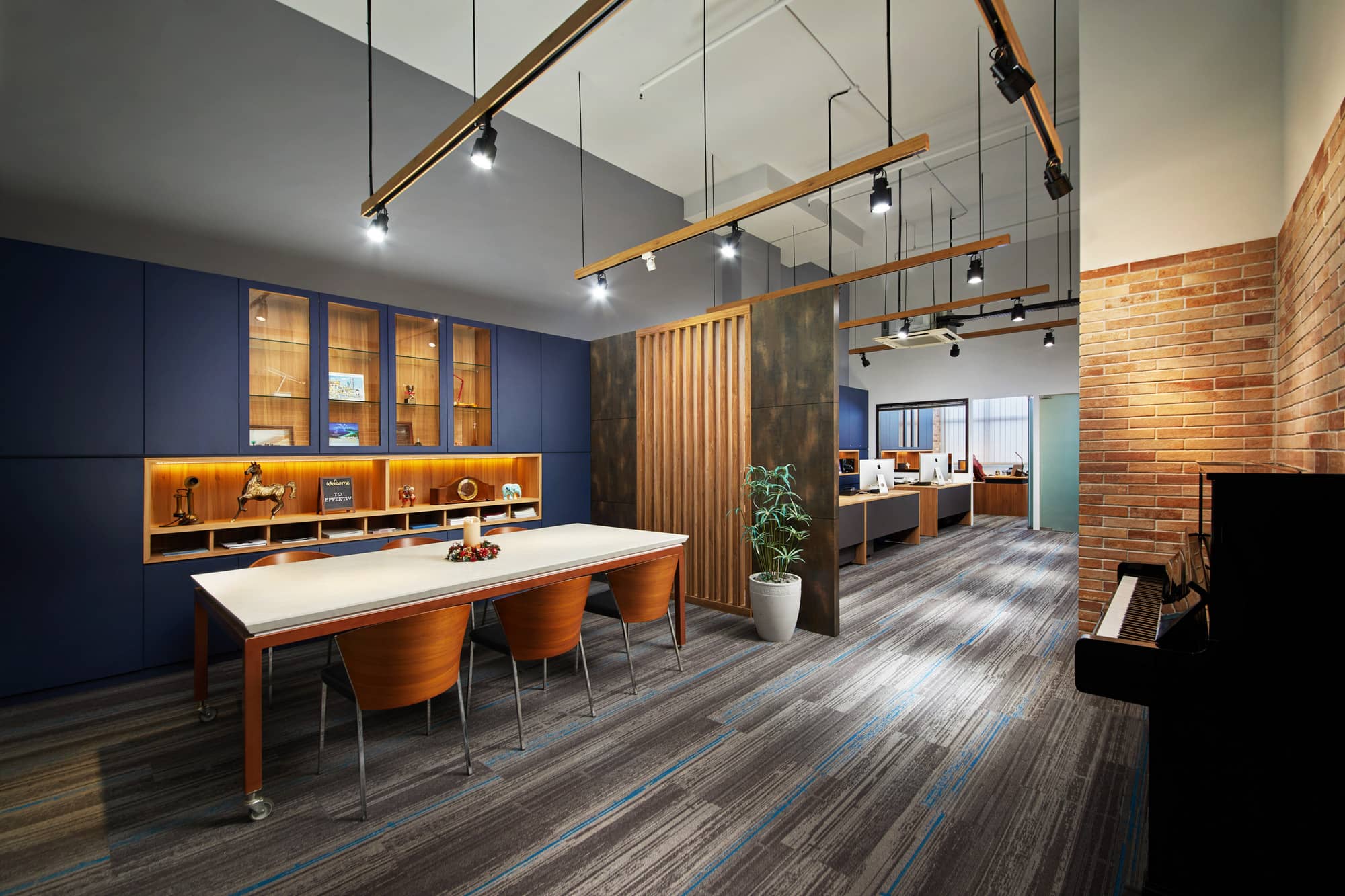 OFFICE RENOVATION PROJECT: FUNCTIONAL INDUSTRIAL CHIC OFFICE RENOVATION PROJECT: FUNCTIONAL INDUSTRIAL CHIC
